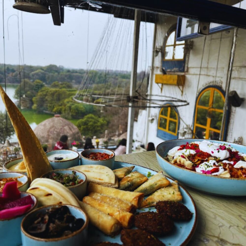 Best 5 cafes in Hauz Khas Village to have dine - DelhiSnap